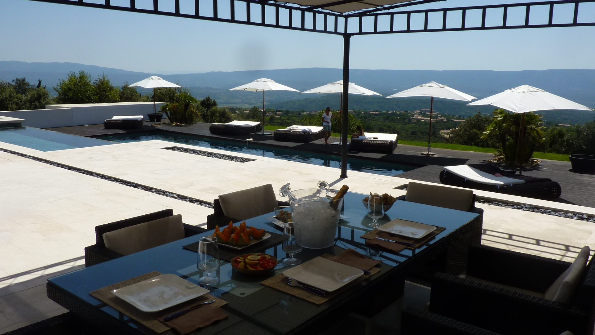 CREATION DE POOL HOUSE ET D'ESPACE PISCINE